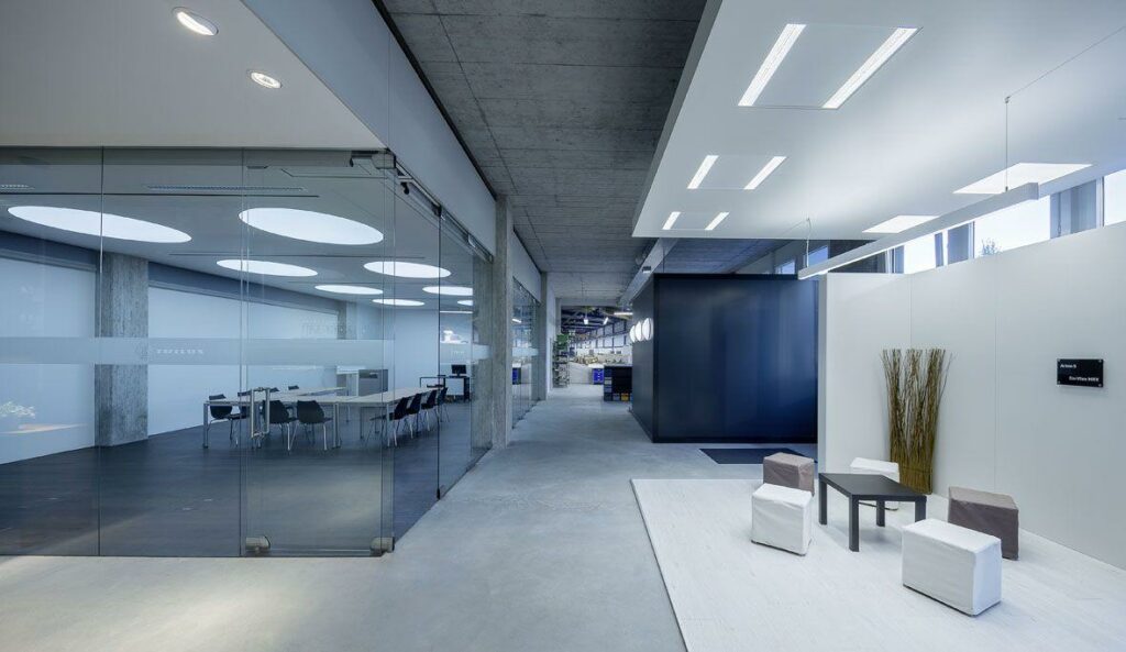 Tech-Forward Offices: Smarter, Flexible, Connected Workspaces